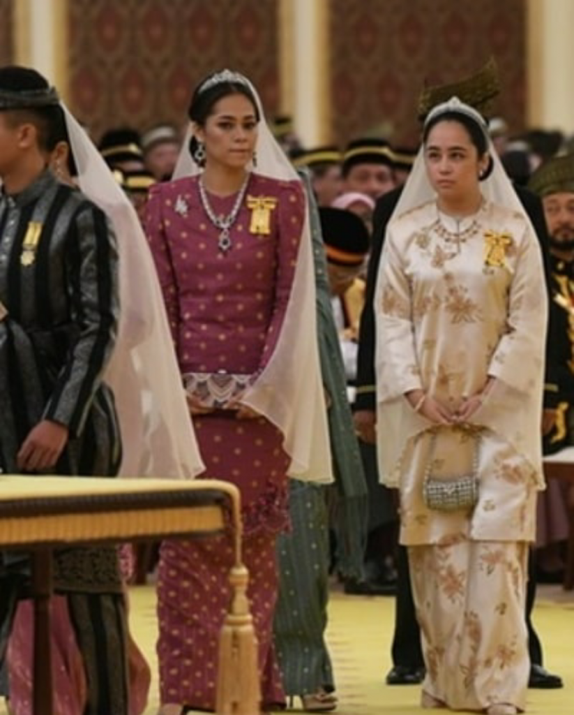 Puteri Bongsu TUNKU AZIZAH Curi Tumpuan!